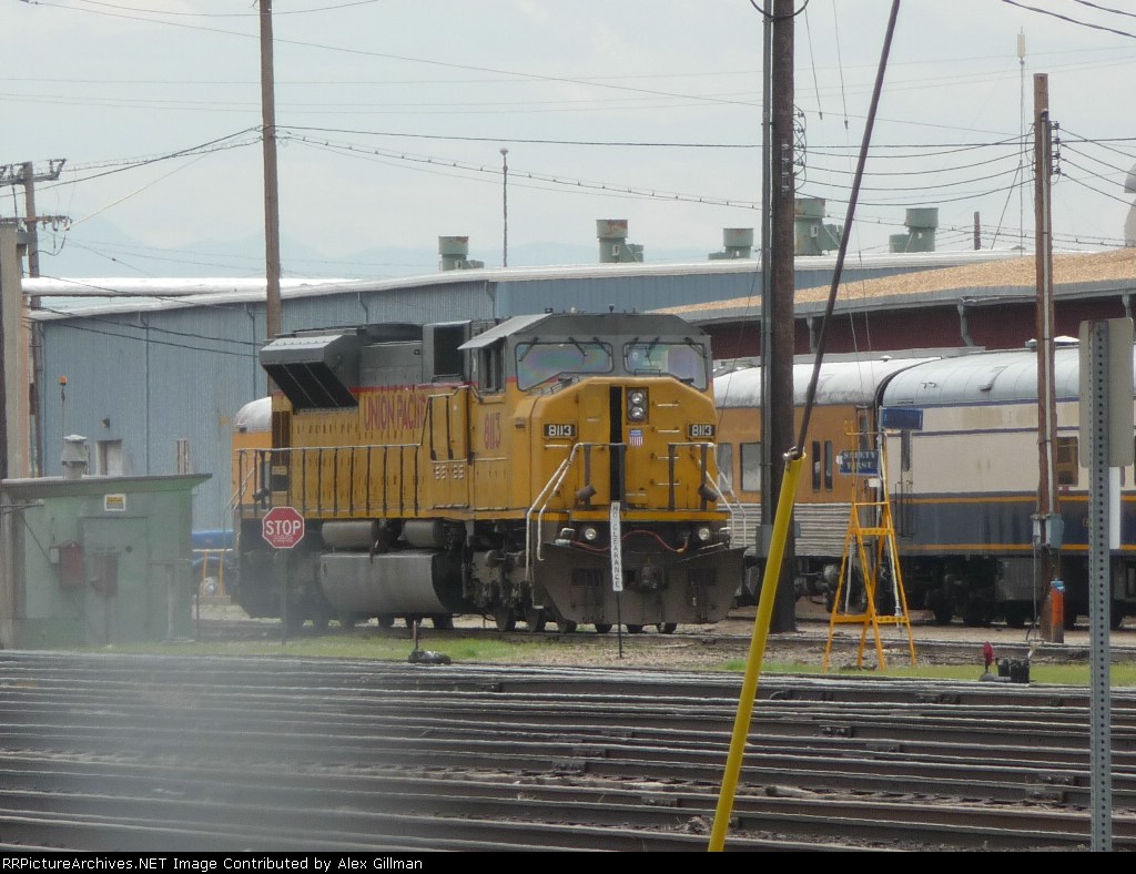 UP 8113 & Ex-Ski Train Cars